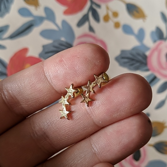 Modcloth | Jewelry | Nwot Gold Tri Star Dainty Earrings Minimal | Poshmark